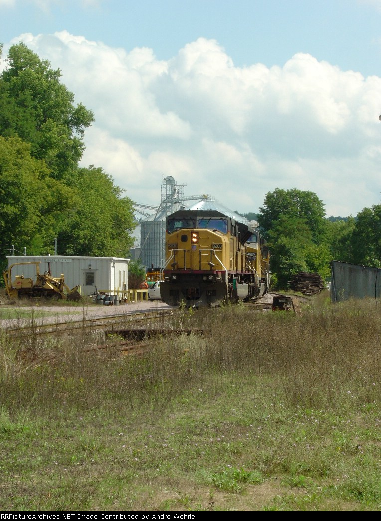 UP 8200 idling with its headlight on